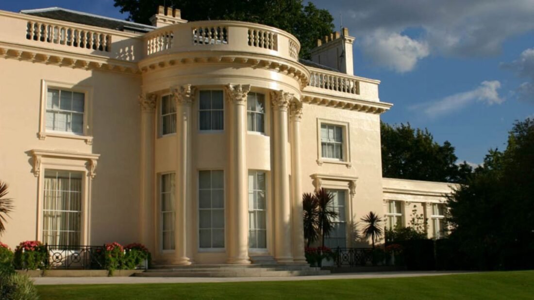 The Holme in Regent’s Park: A Timeless London Icon - The Kings Toys